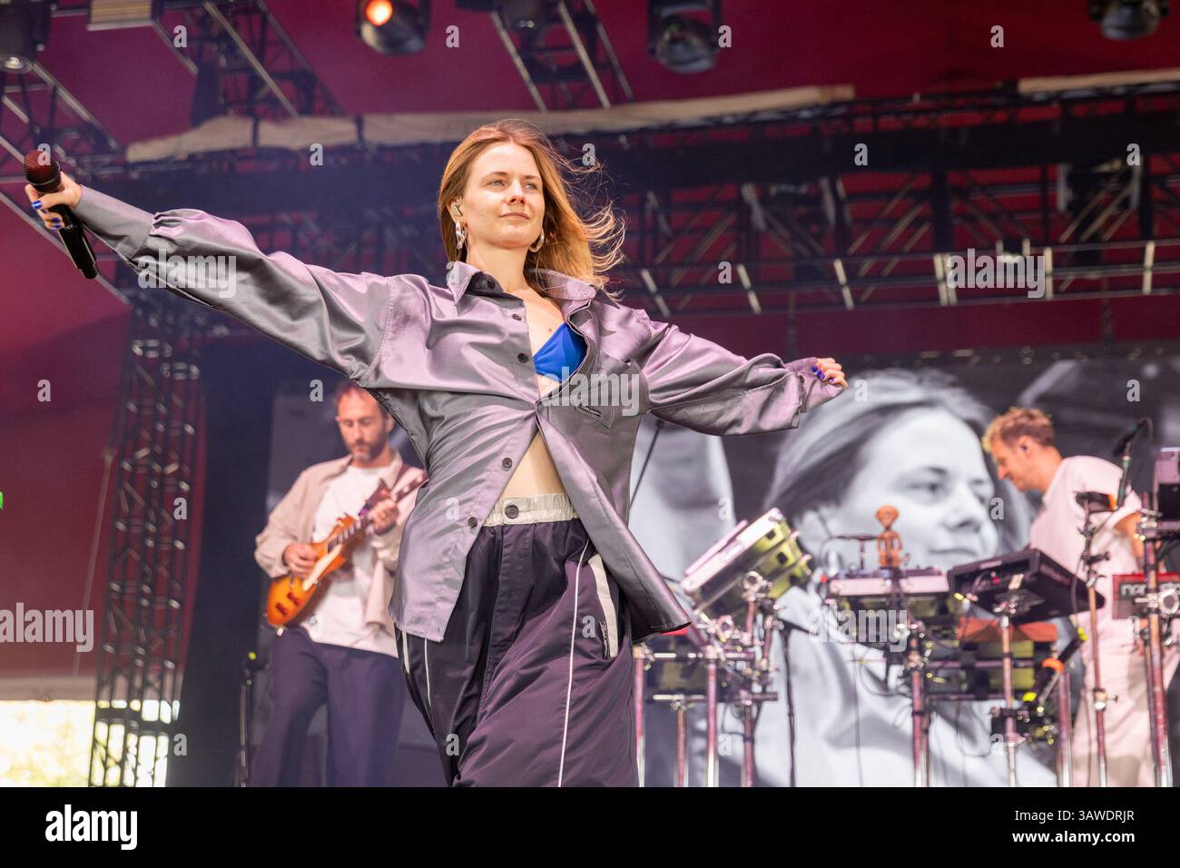 Indio, USA. 18th Apr, 2025. Talulah Ruby performs with Maribou State ...