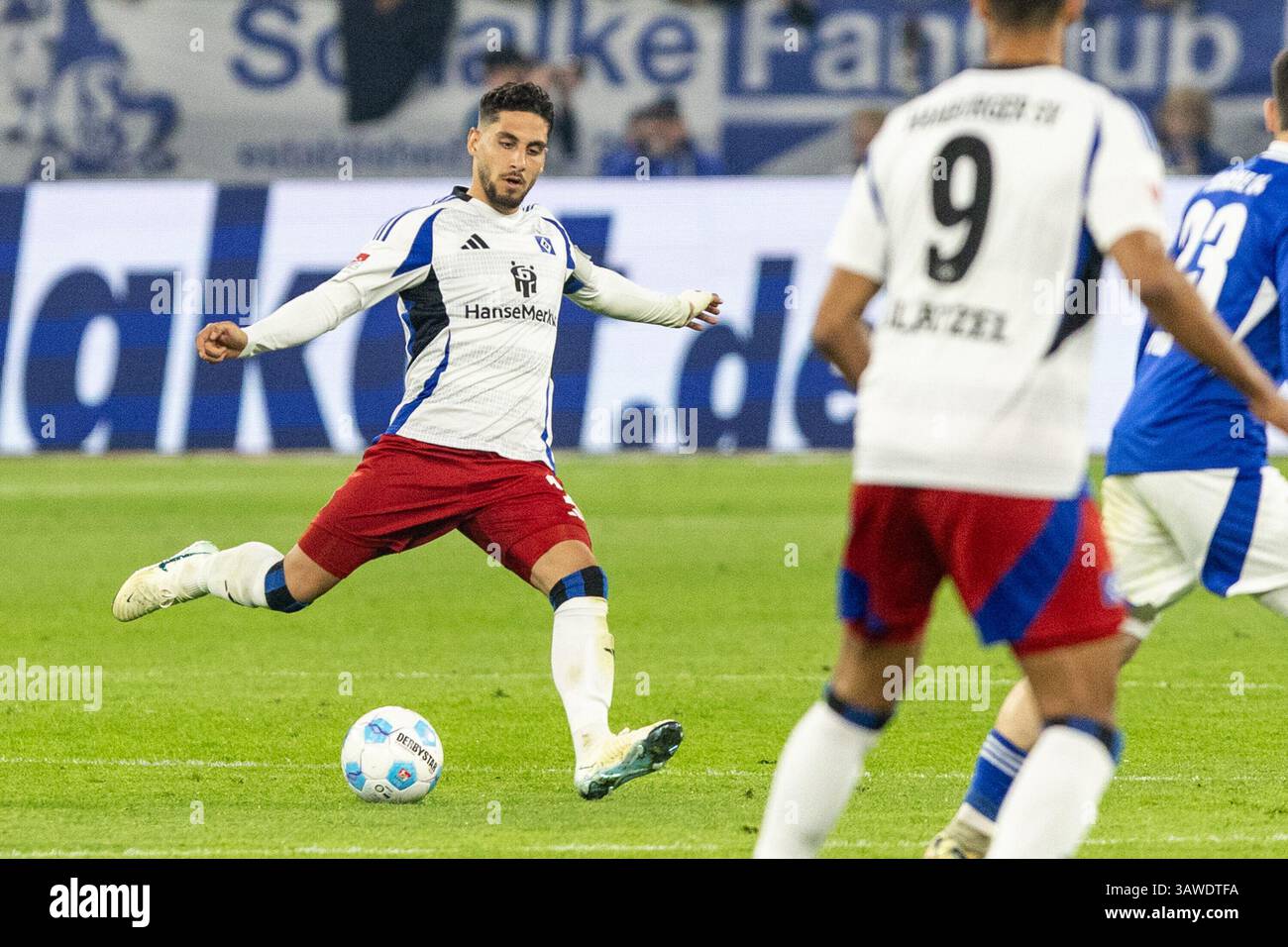Gelsenkirchen, Deutschland. 19th Apr, 2025. Ludovit Reis (Hamburger SV, 14) 2. Fu?ball ...