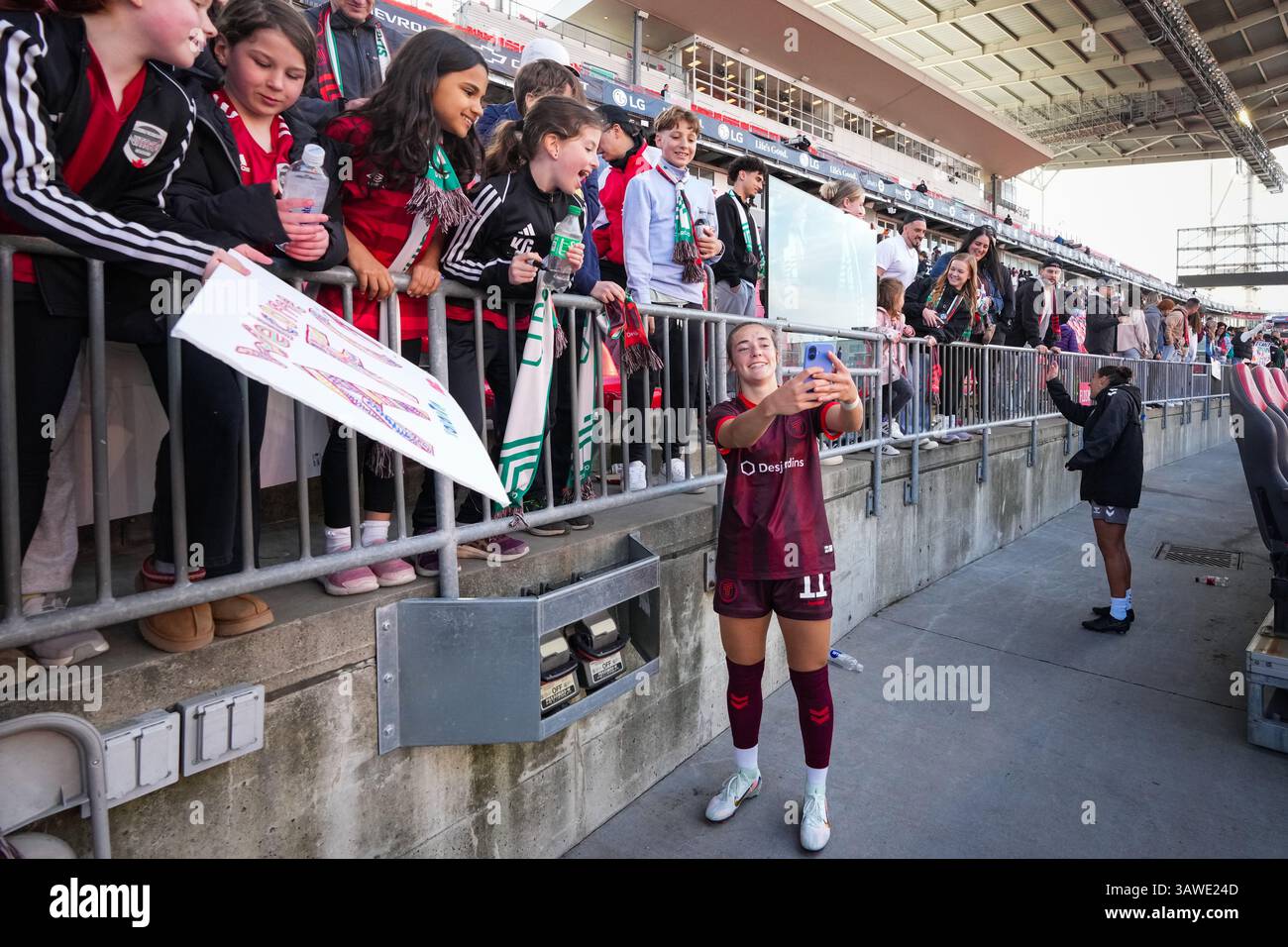 Toronto, Canada. 19th Apr, 2025. AFC Toronto forward Kaylee Hunter (11 ...