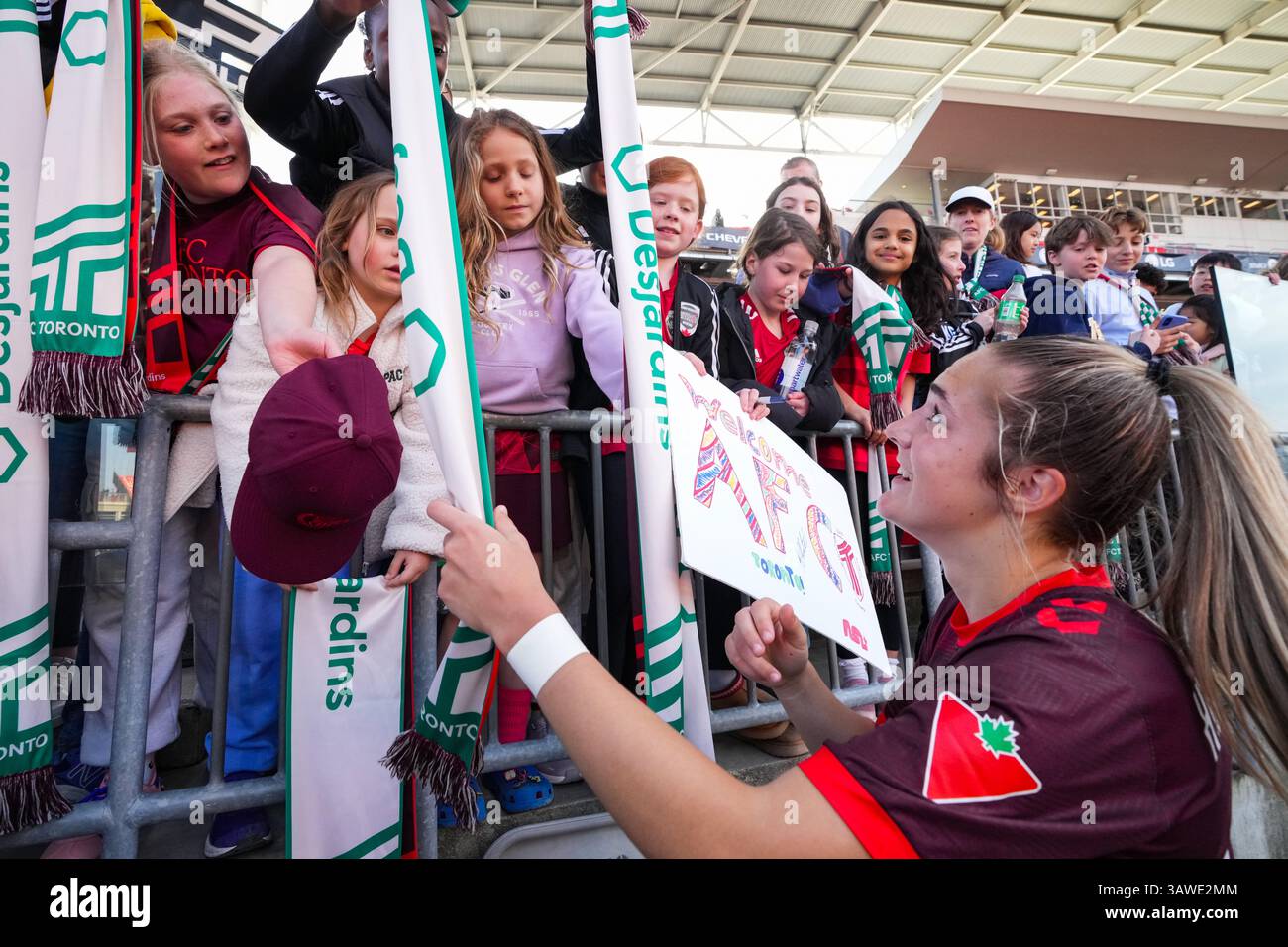 Toronto, Canada. 19th Apr, 2025. AFC Toronto forward Kaylee Hunter (11 ...