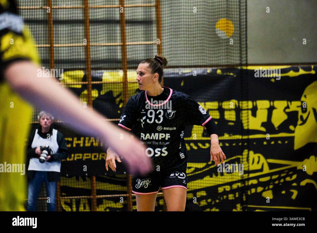 Dortmund, Deutschland. 19th Apr, 2025. Mitte: Julia Behnke (TusSies ...