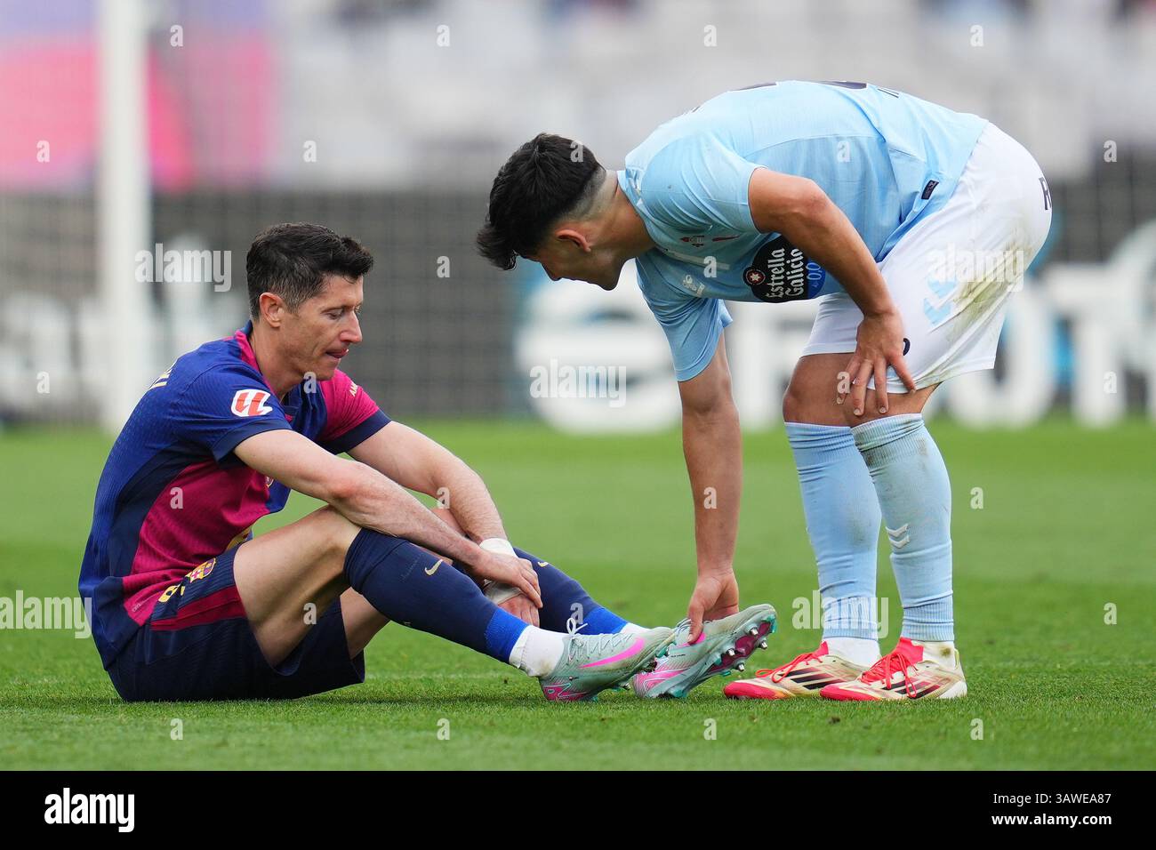 Robert Lewandowski of FC Barcelona injury during the La Liga EA Sports ...