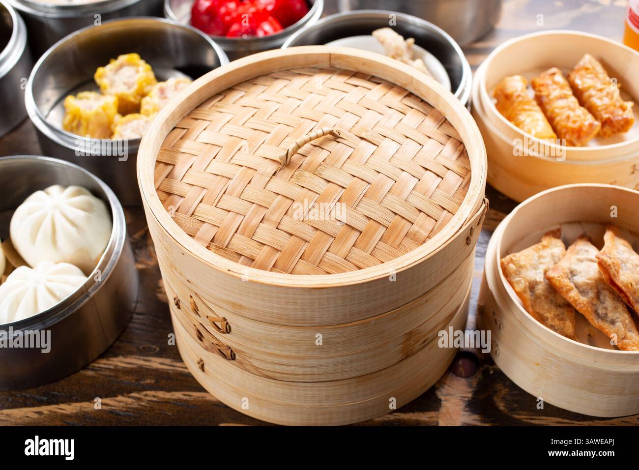 Stack of bamboo steamer hi-res stock photography and images - Alamy