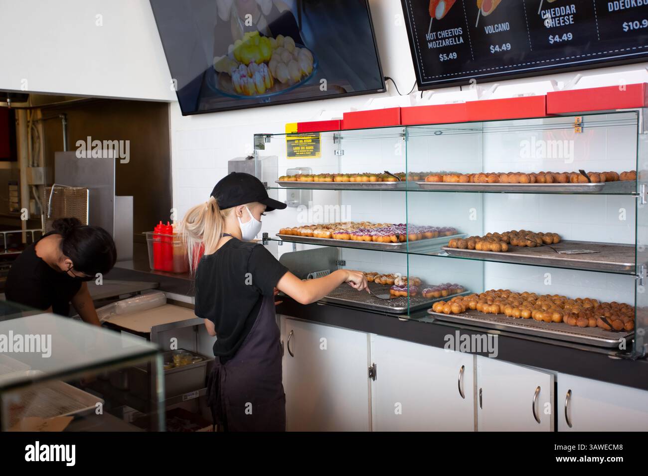 Doughnut vendor hi-res stock photography and images - Alamy