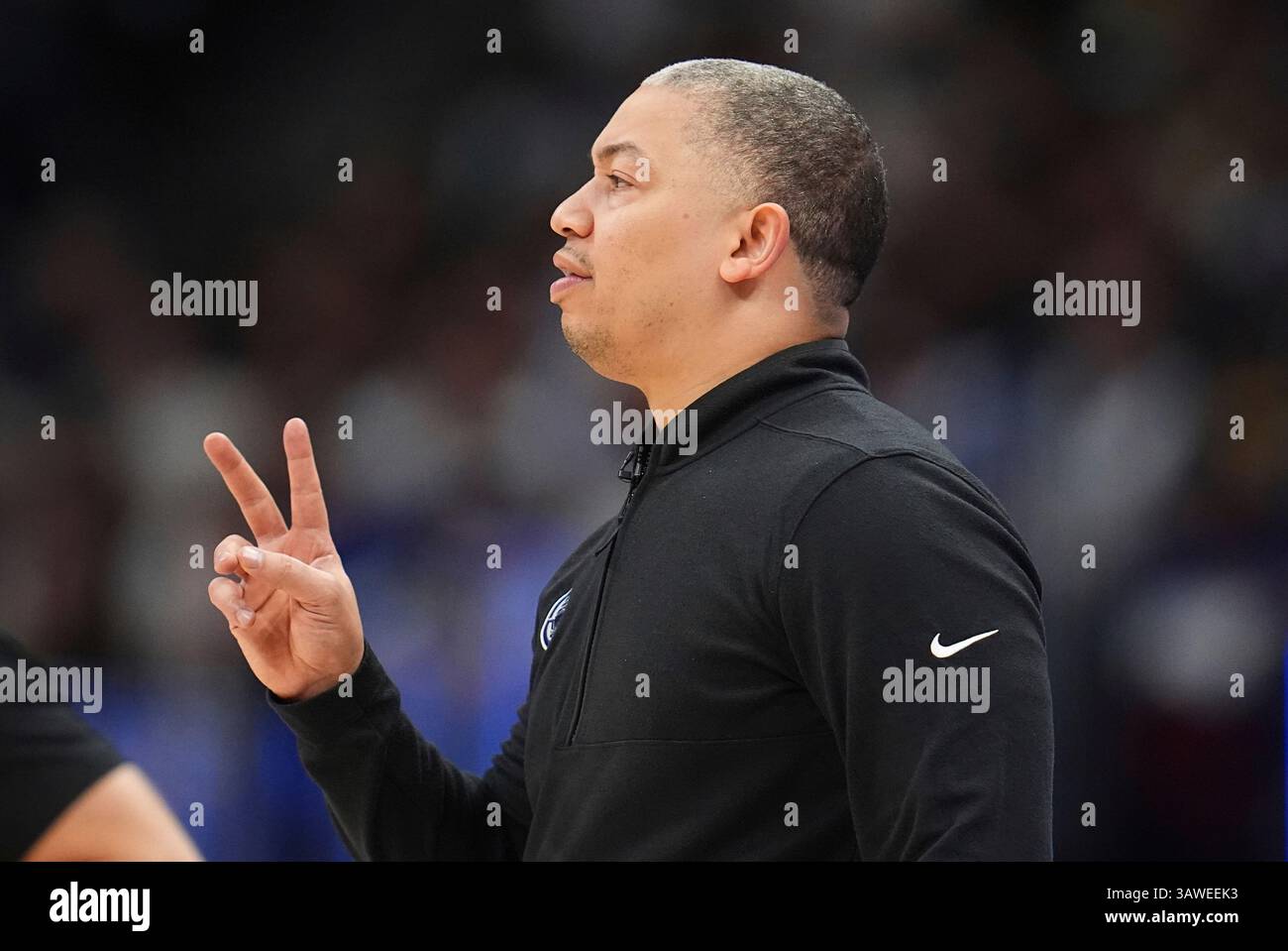 Los Angeles Clippers head coach Tyronn Lue directs his team against the ...