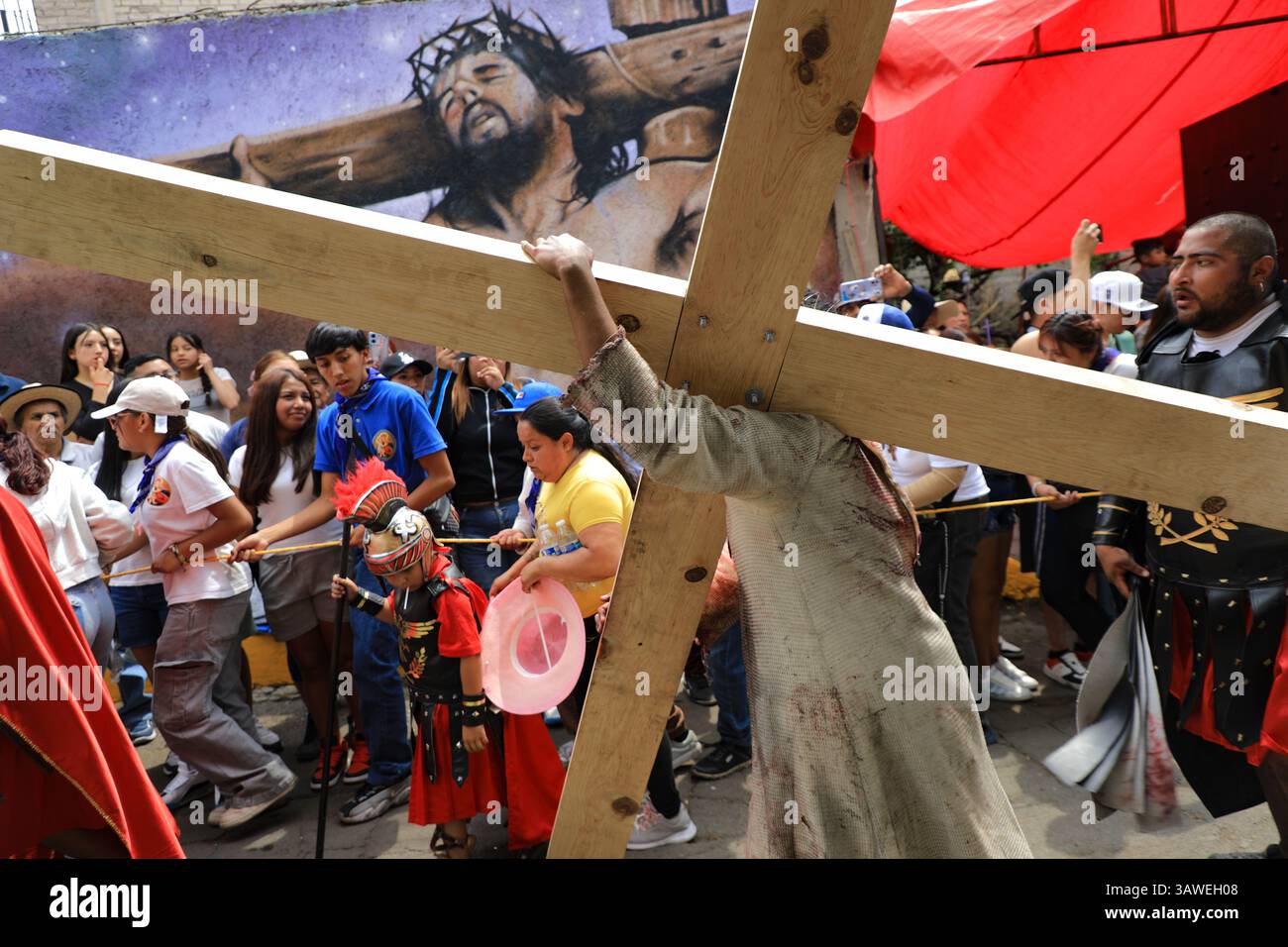 JosÃ© Julio Olivares carries a cross while performing as Jesus Christ ...