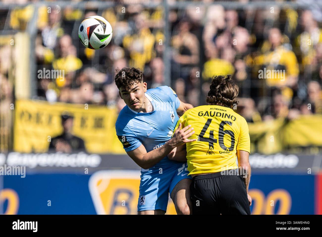 25 Sean Dulic (TSV 1860 München), 46 Gianluca Gaudino (Alemannia Aachen ...