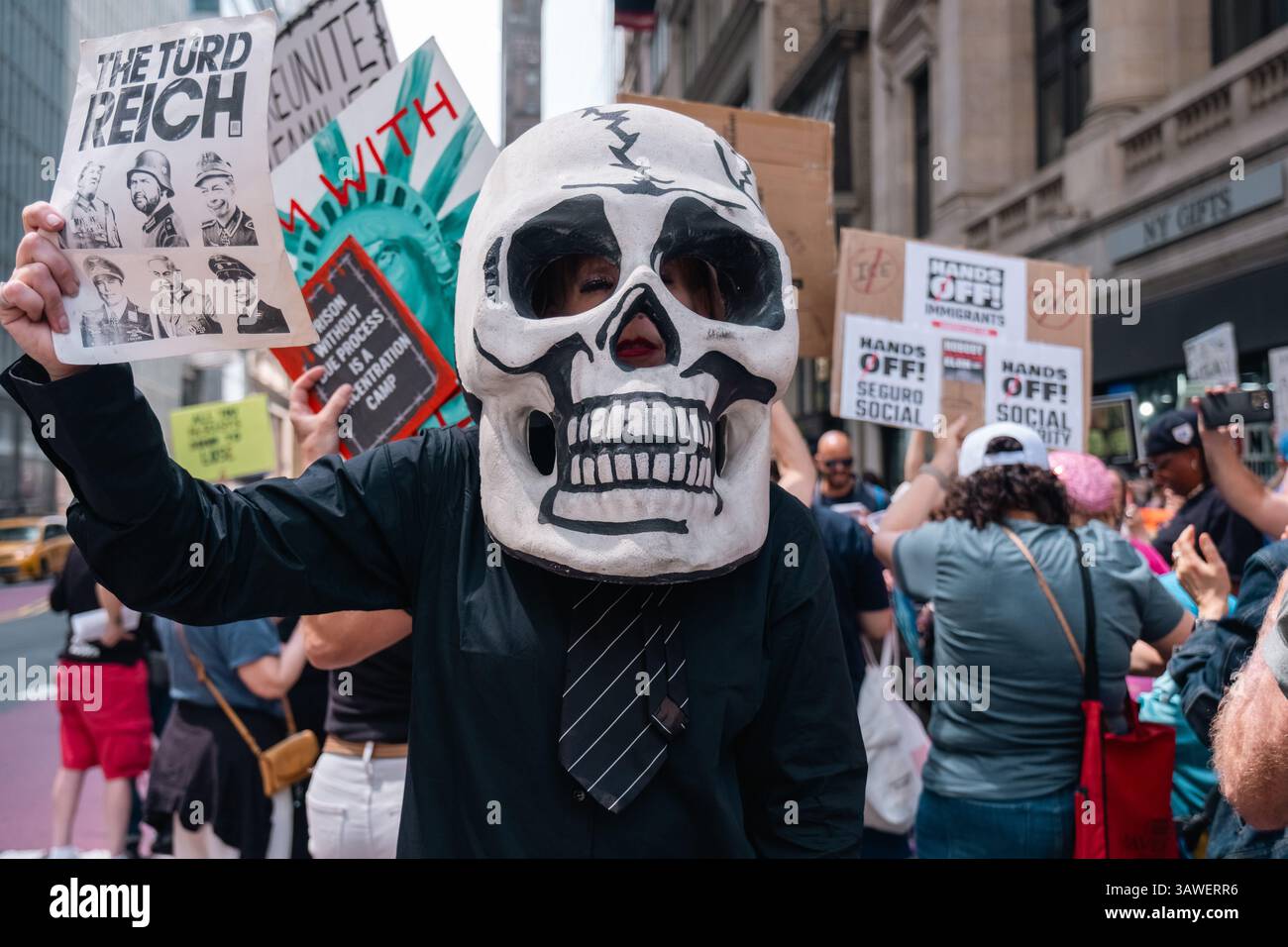 New York, United States. 19th Apr, 2025. A protester wears a giant ...