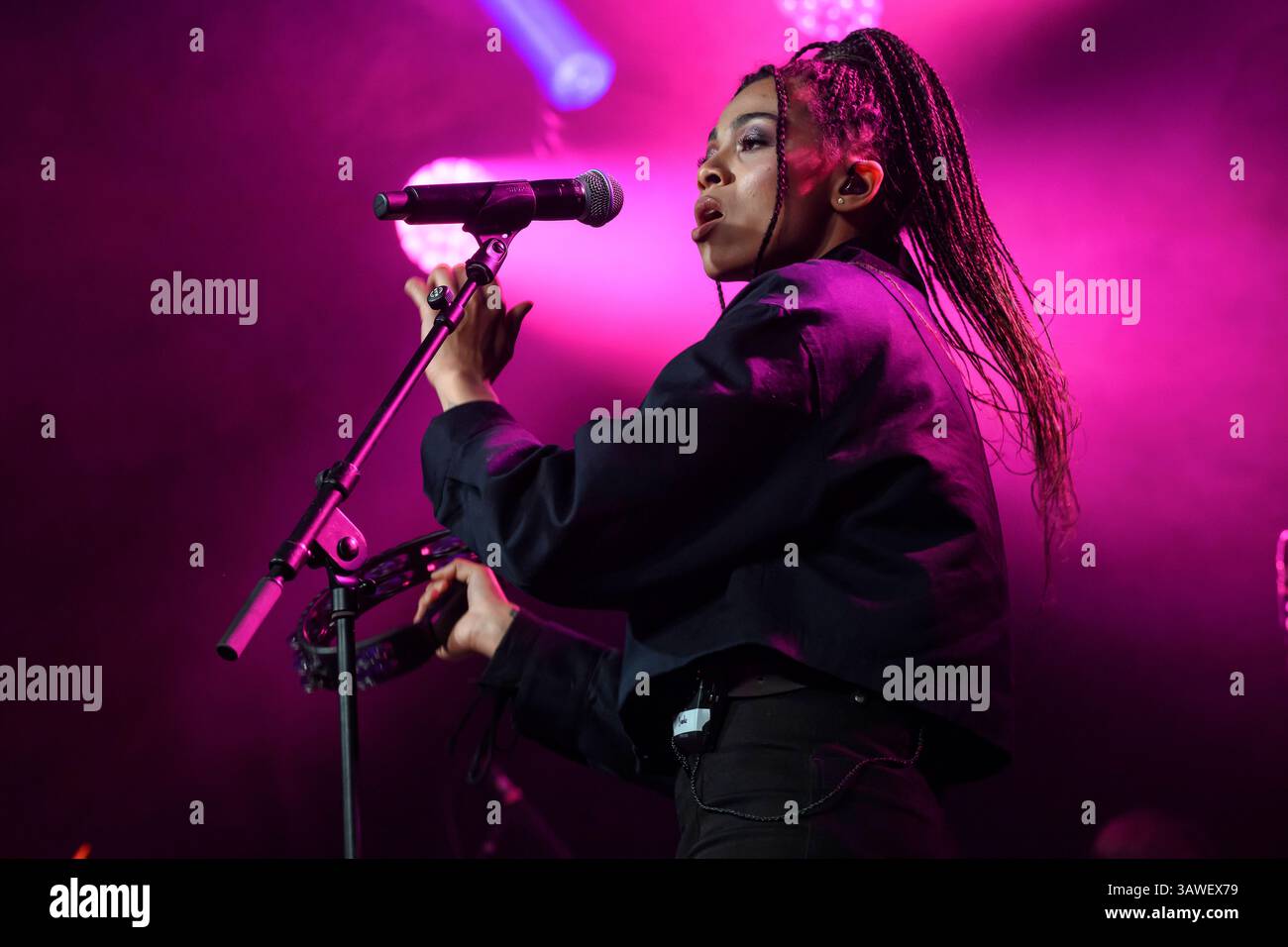 Glasgow, UK. 19th Apr, 2025. Brooke Combe performs live on stage at The ...