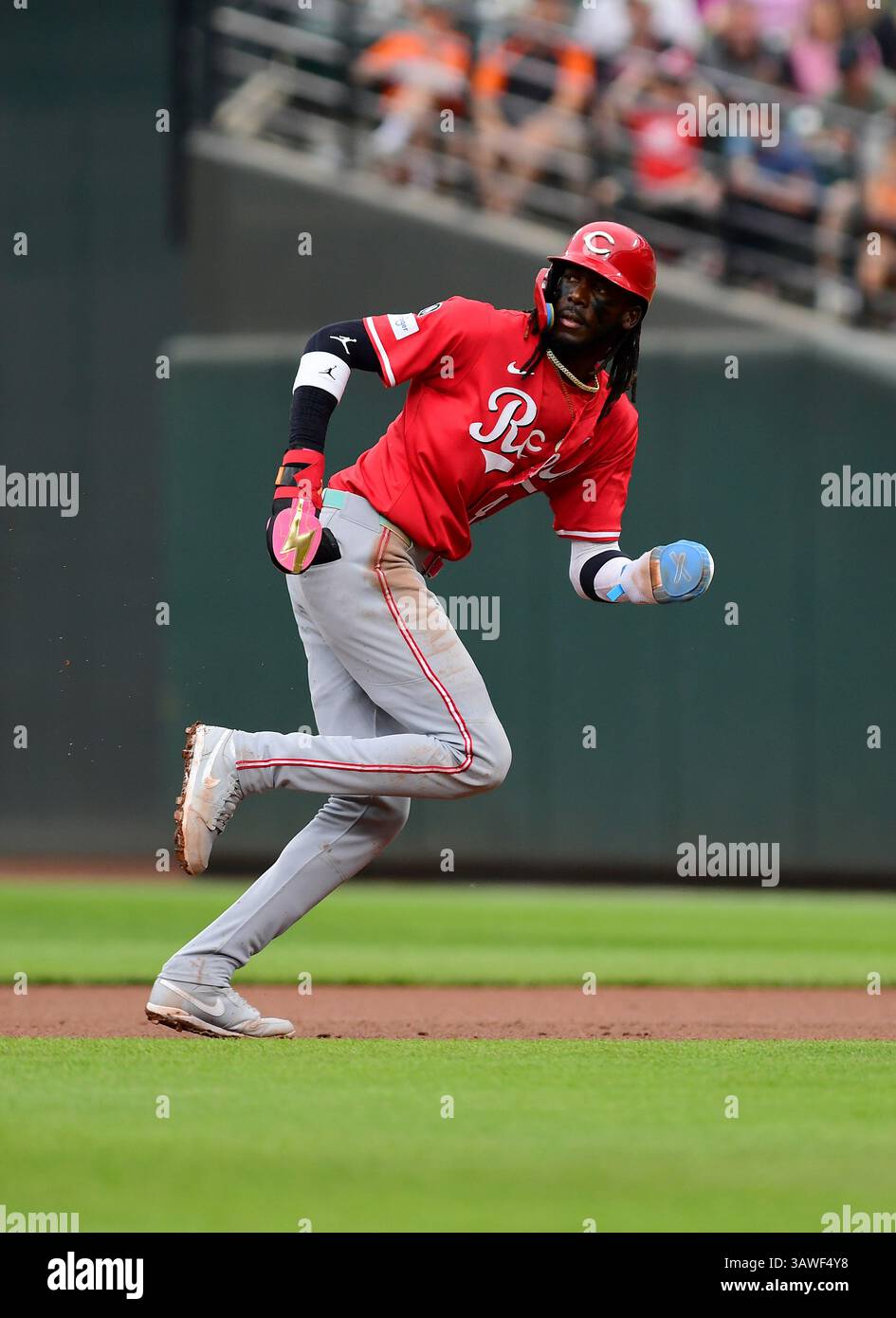 BALTIMORE, MD - APRIL 19: Reds shortstop Elly De La Cruz (44) runs back ...