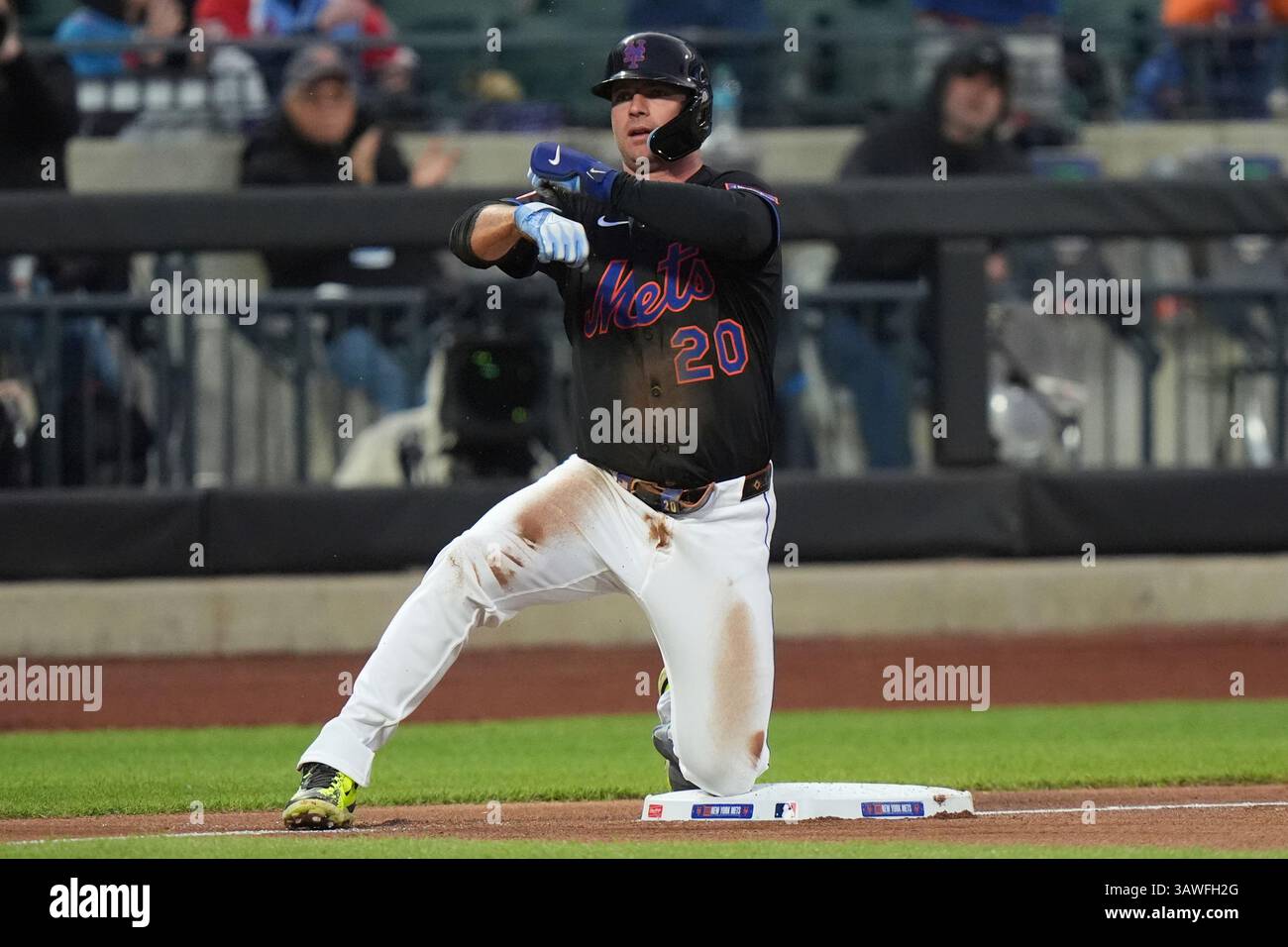 New York Mets' Pete Alonso celebrates after hitting a triple during the ...