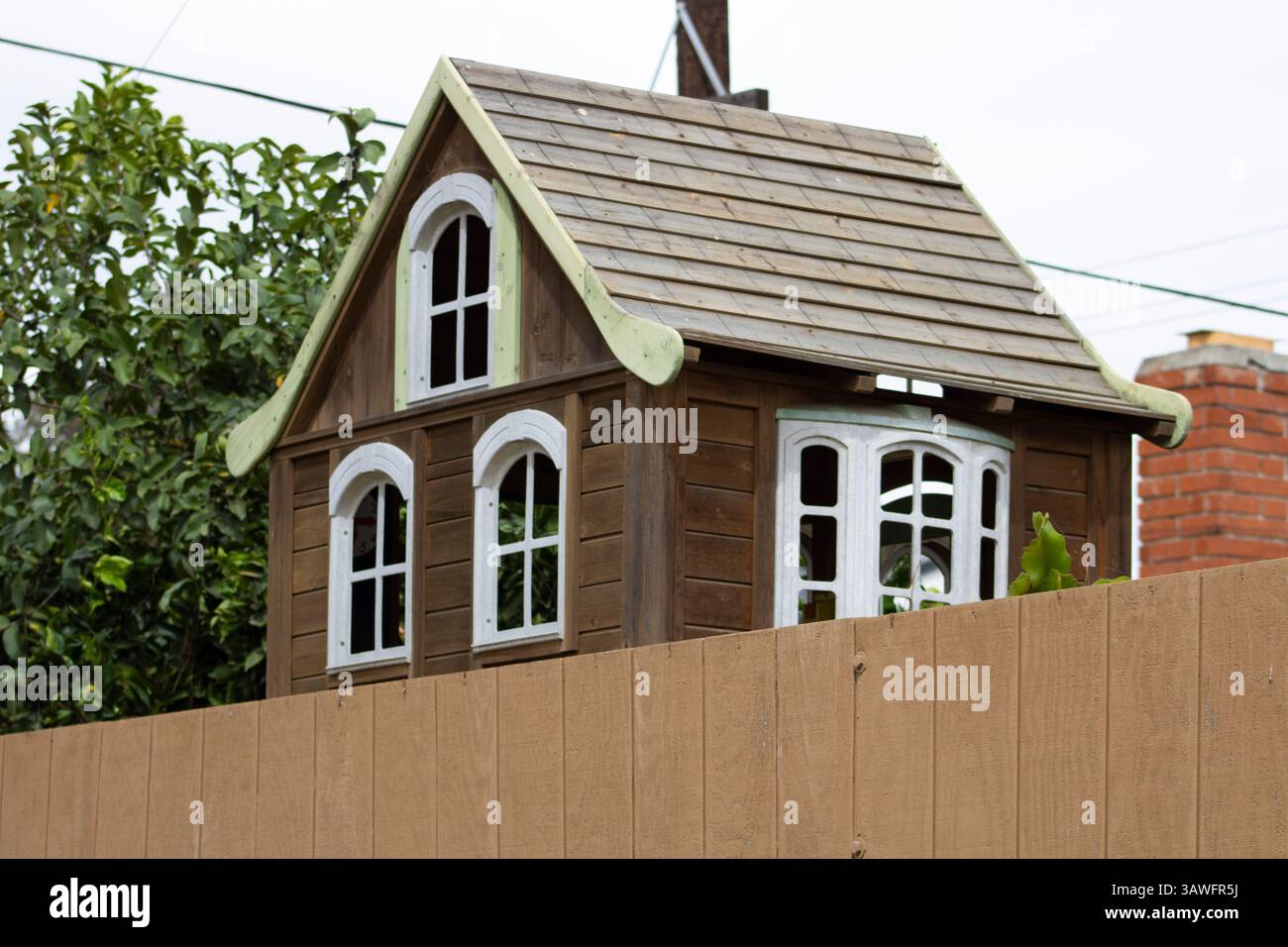 Structure with arched windows hi-res stock photography and images - Alamy