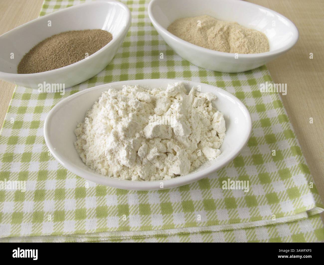 Dried yeast, sourdough extract and flour Stock Photo - Alamy