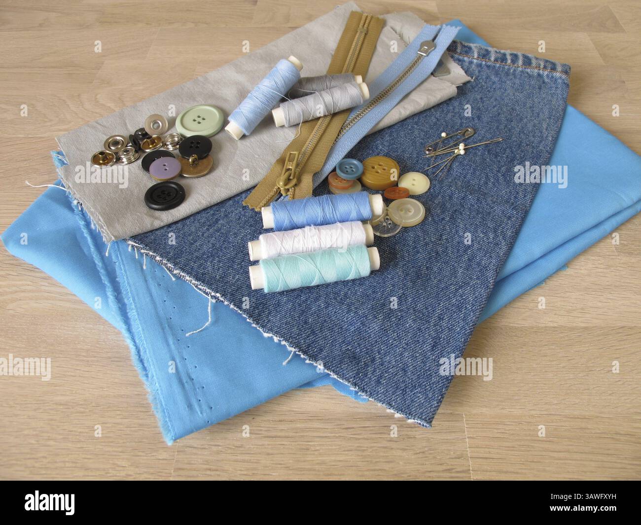 Sewing utensils with fabric, thread and buttons Stock Photo - Alamy