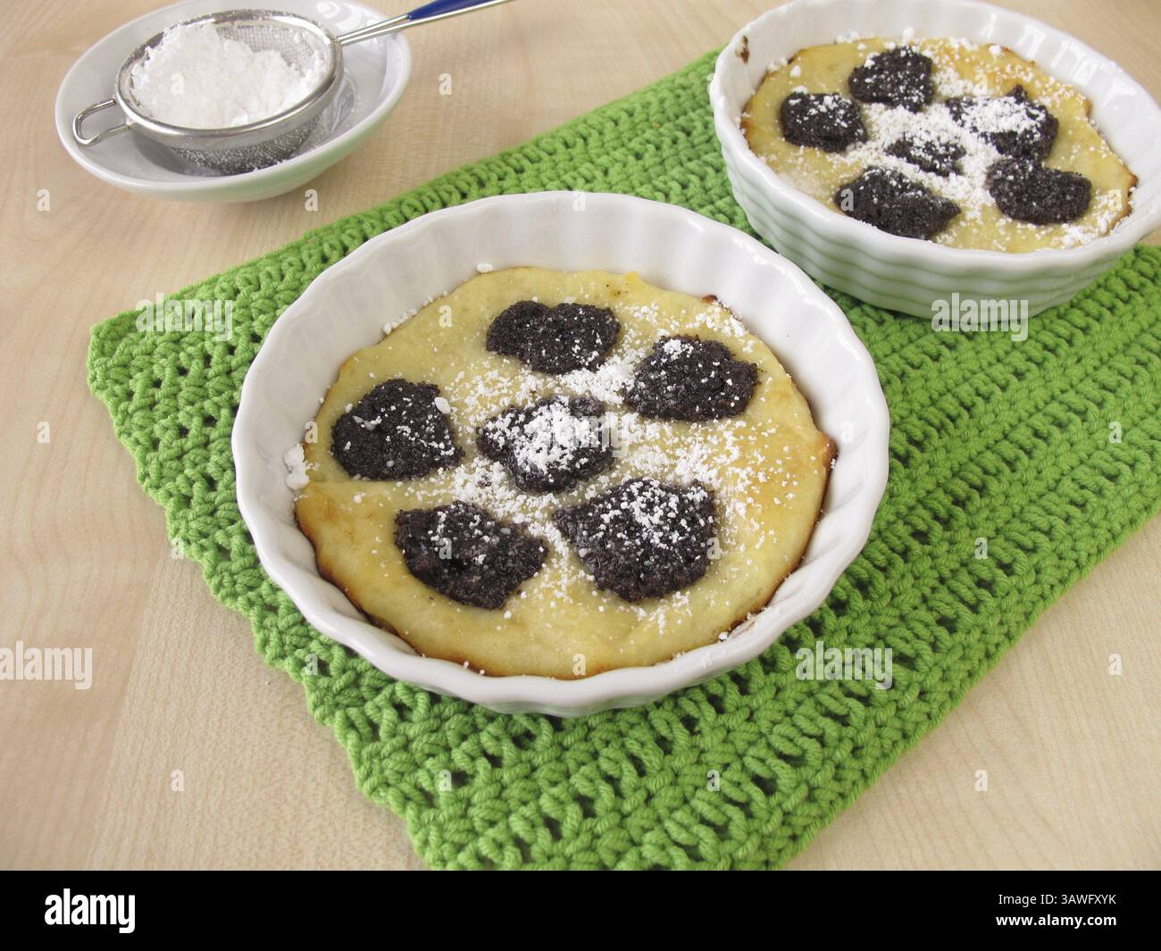 Blob cake hi-res stock photography and images - Alamy