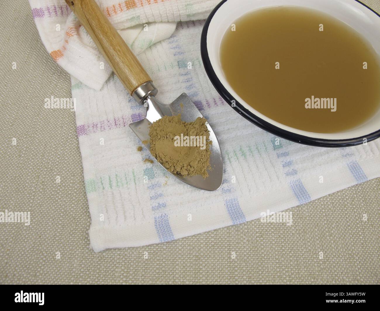 Bath of soil hi-res stock photography and images - Alamy