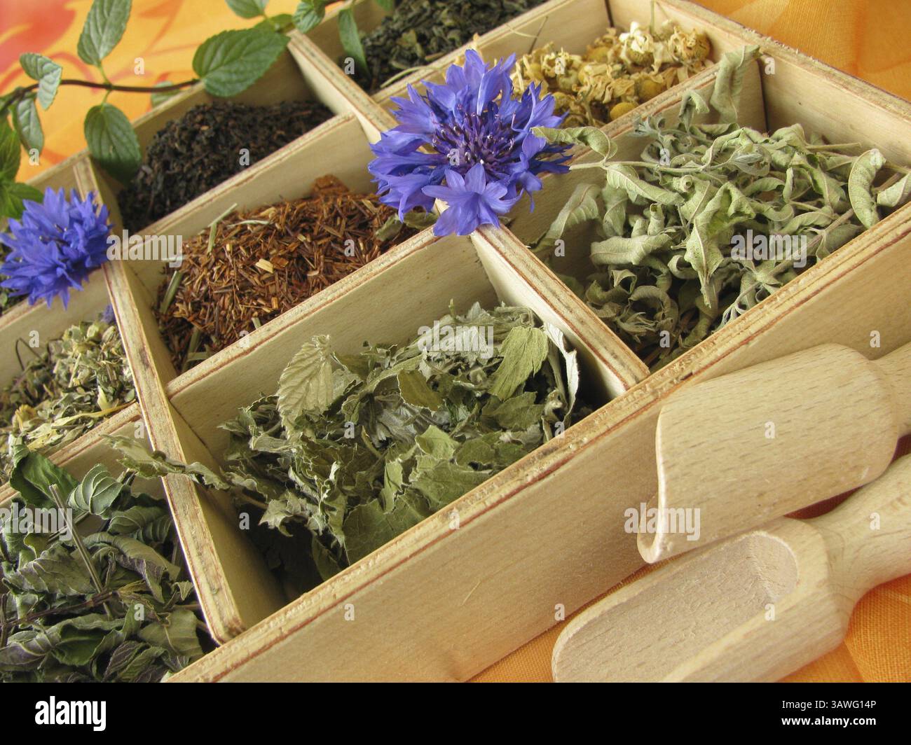 Tea box with loose teas Stock Photo - Alamy