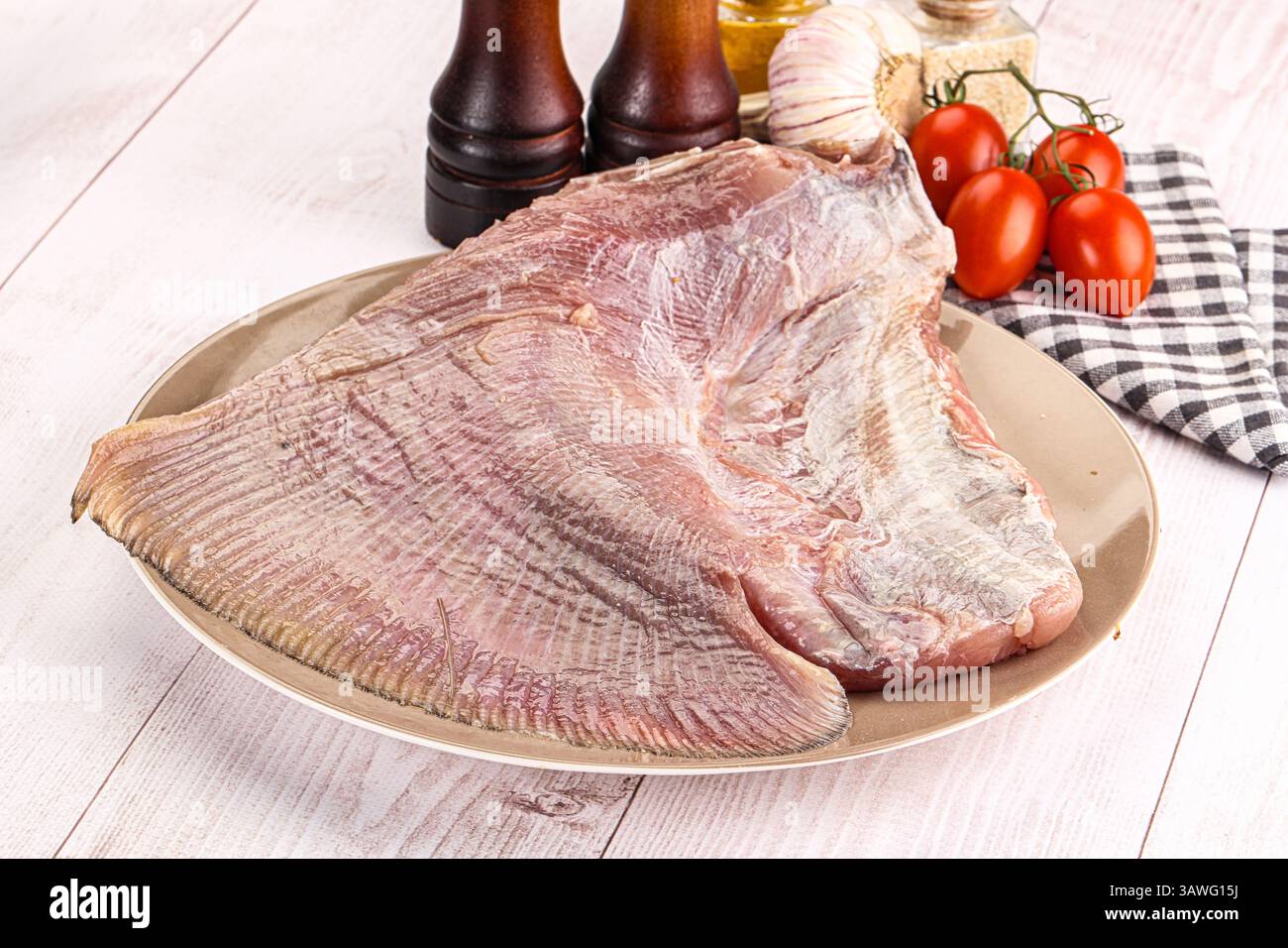 Raw uncooked stingray fish wing in thw plate Stock Photo - Alamy