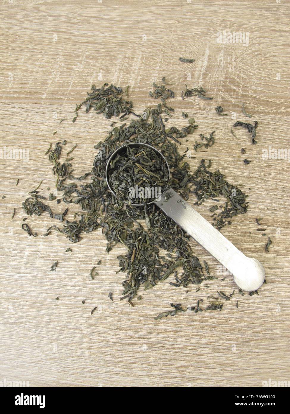 Green tea Chun Mee in tea measure Stock Photo - Alamy