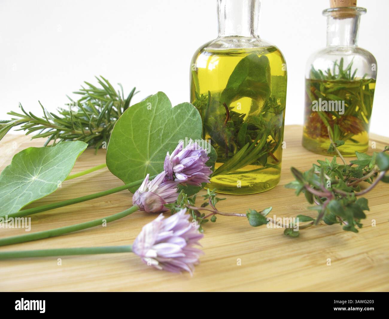 Homemade herb oil with chive blossom Stock Photo - Alamy