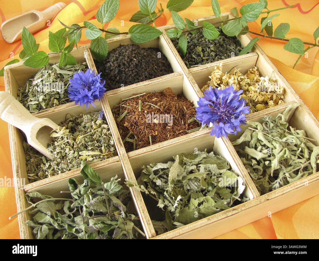 Tea box with loose teas Stock Photo - Alamy