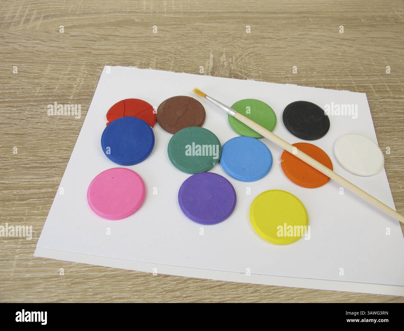 Water-soluble watercolour paint colour tablets - Colourful watercolour ...