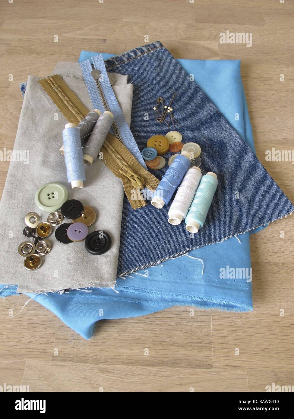Sewing utensils with fabric, thread and buttons Stock Photo - Alamy