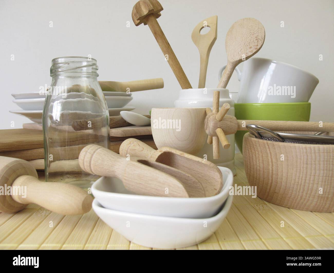 Kitchen utensils without plastic Stock Photo - Alamy