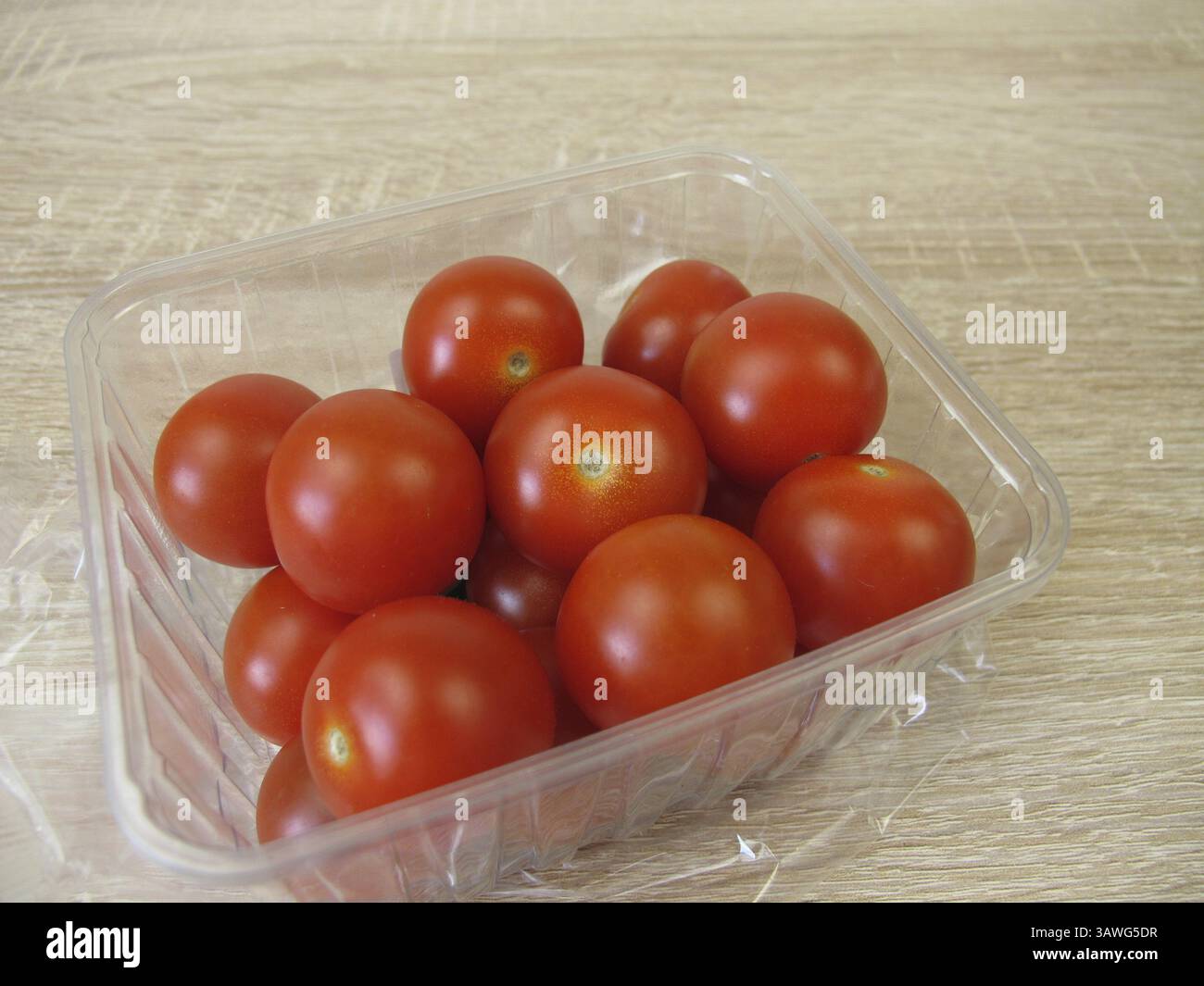 Vegetables wrapped in plastic packaging hi-res stock photography and images - Alamy