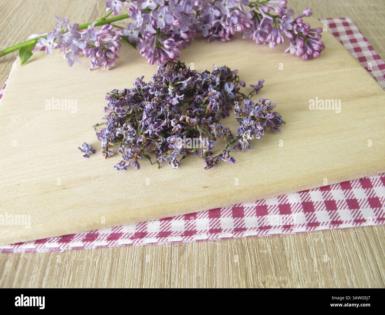 Dried lilac blossoms and a sprig of lilac Stock Photo - Alamy