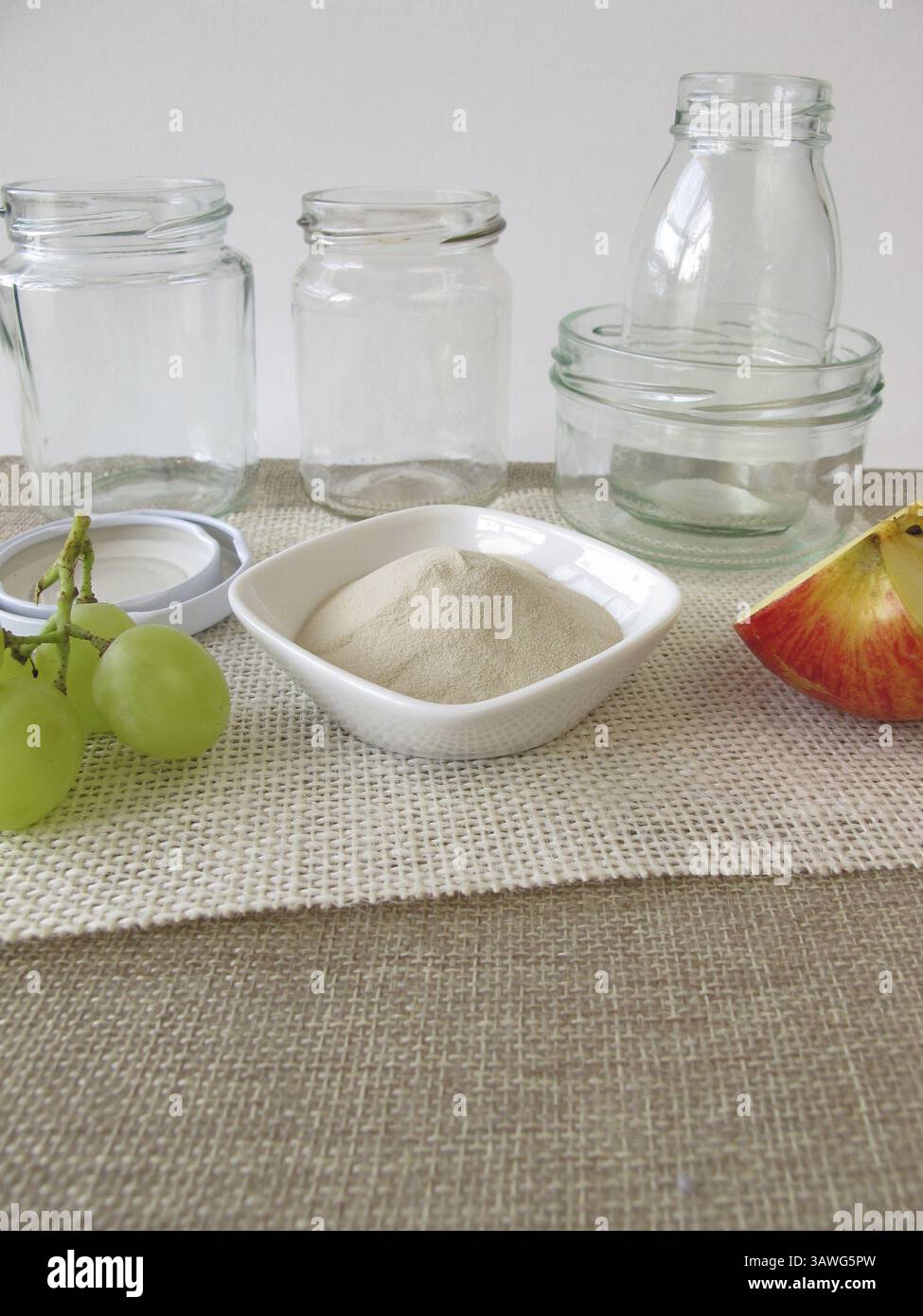 Agar agar, preserving jars and fruit Stock Photo - Alamy
