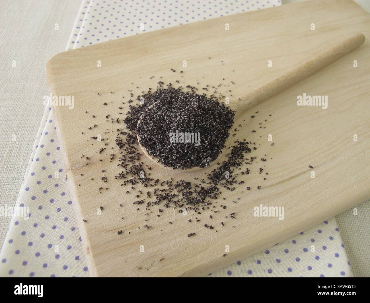 Ground poppy seeds Stock Photo - Alamy