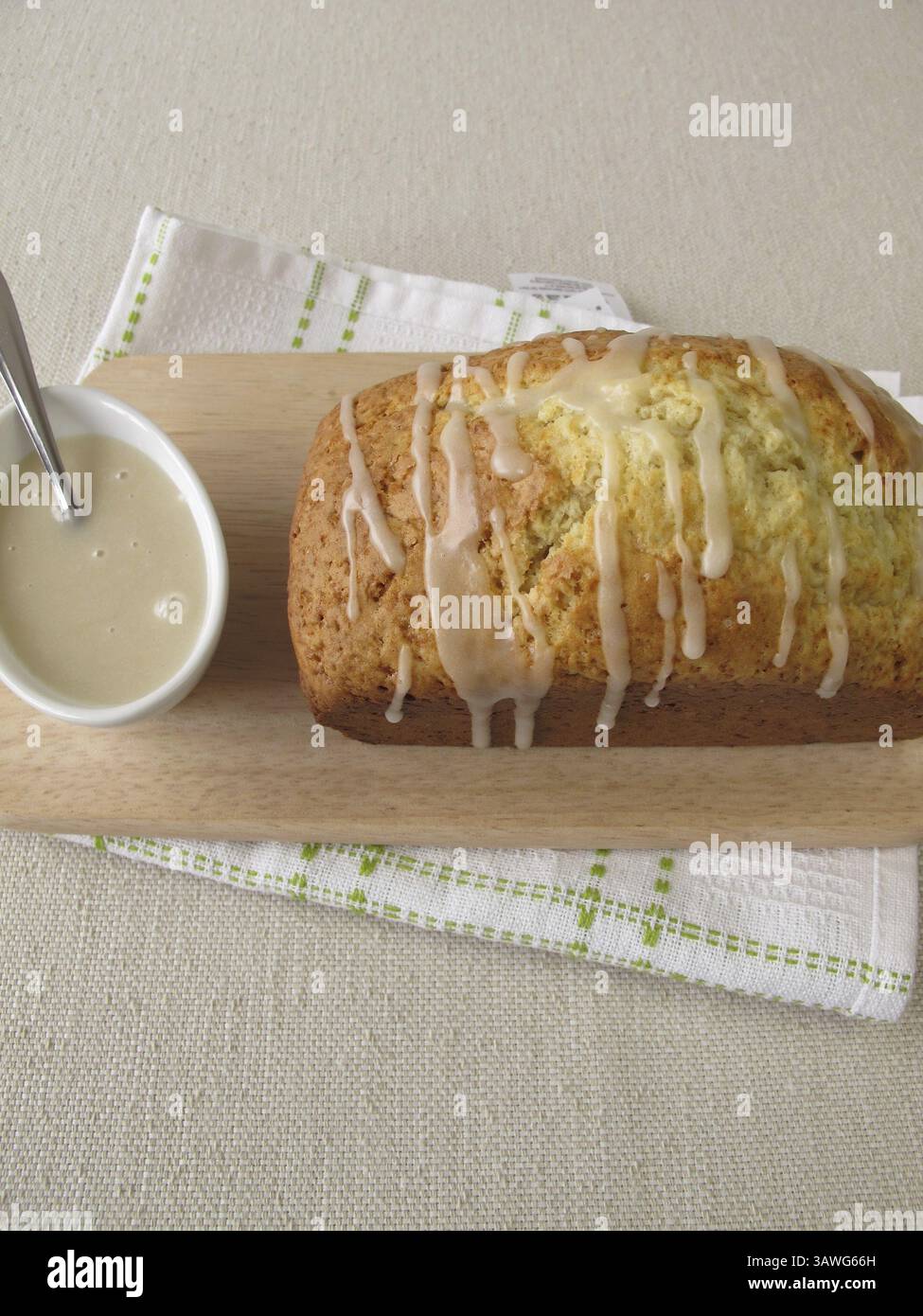 Box cake with icing Stock Photo - Alamy