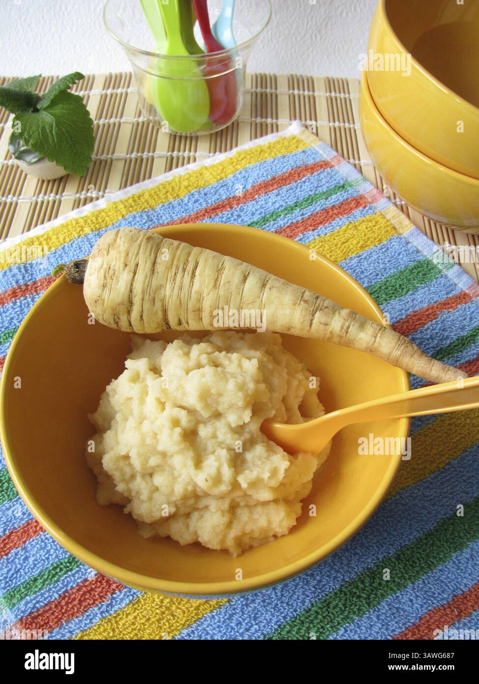 Baby porridge made from parsnips Stock Photo - Alamy