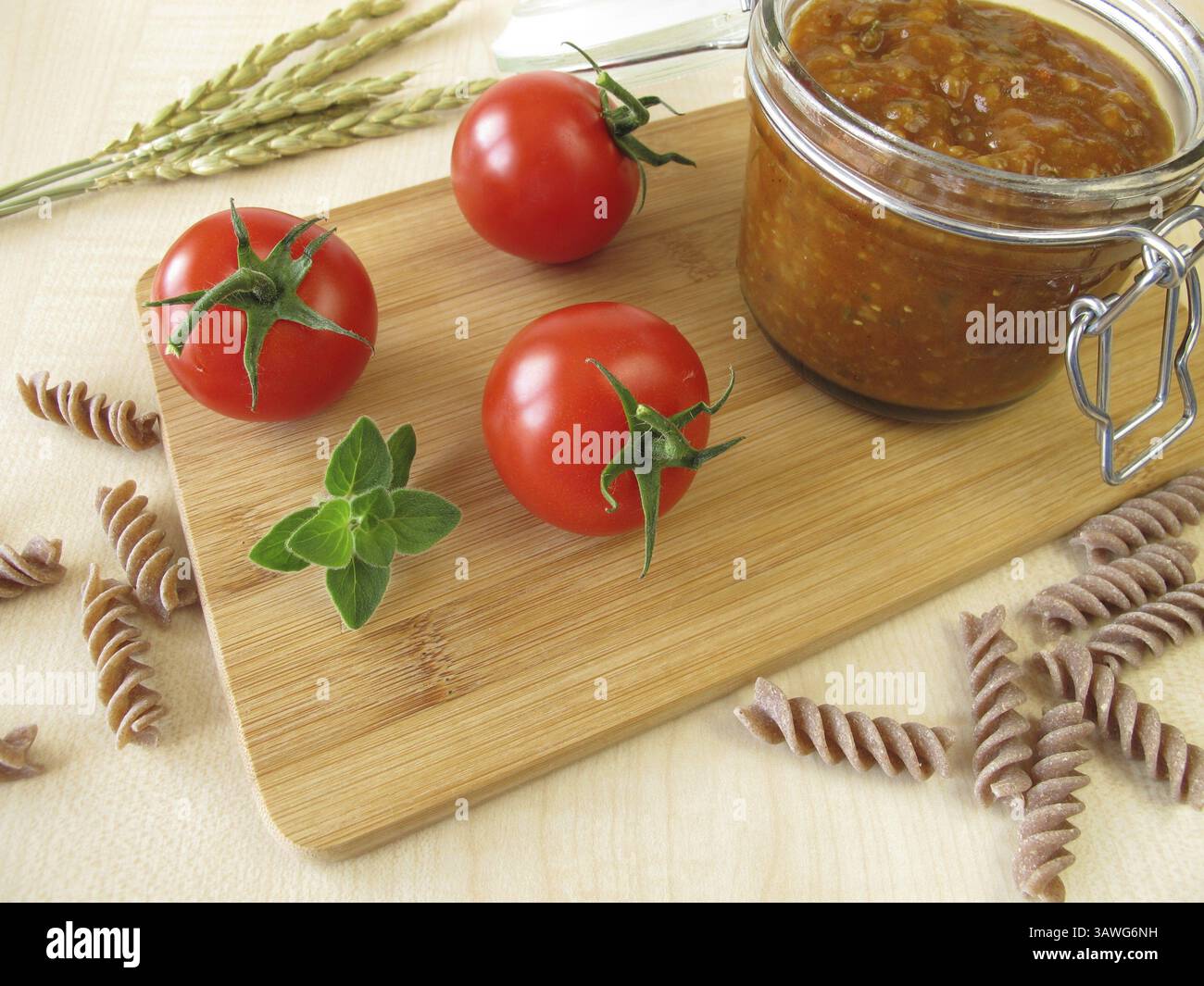 Green spelt Bolognese from the jar Stock Photo - Alamy