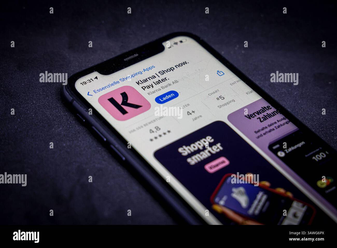 Apple App Store auf einem iPhone. Essenzielle Shopping Apps. Klarna ...