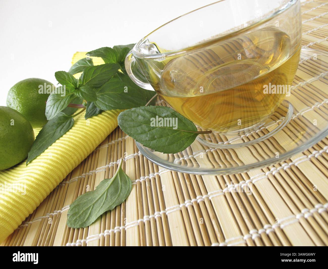 Tea with lemon and mint Stock Photo - Alamy