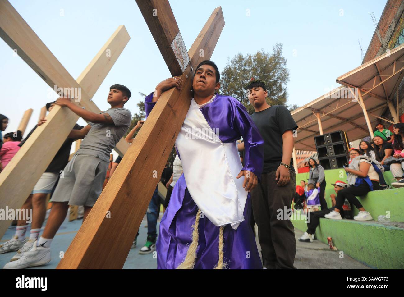 Holy Thursday of Holy Week Celebrations in Iztapalapa A penitent ...