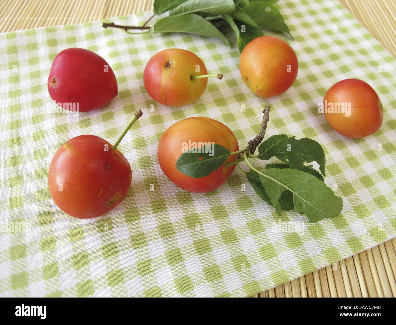 Red cherry plums Stock Photo - Alamy