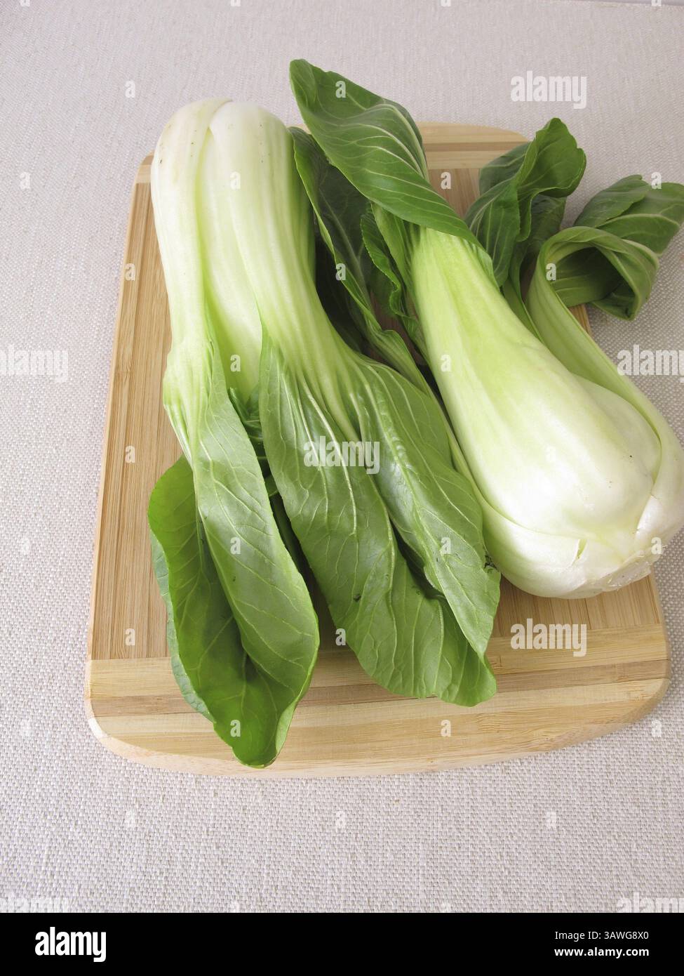 Cutting pak choi chinese kitchen hi-res stock photography and images ...