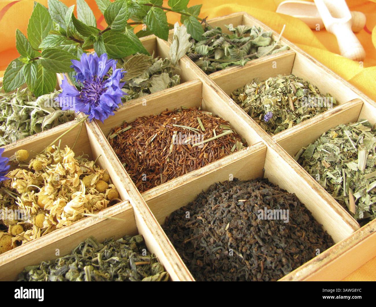 Tea box with loose teas Stock Photo - Alamy