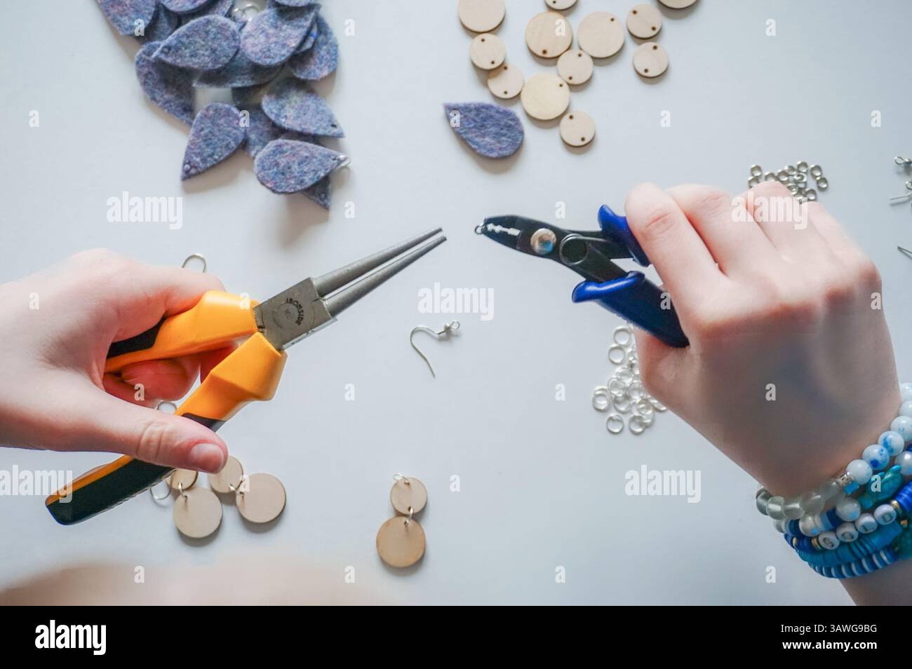 Making jewelry craft hi-res stock photography and images - Alamy