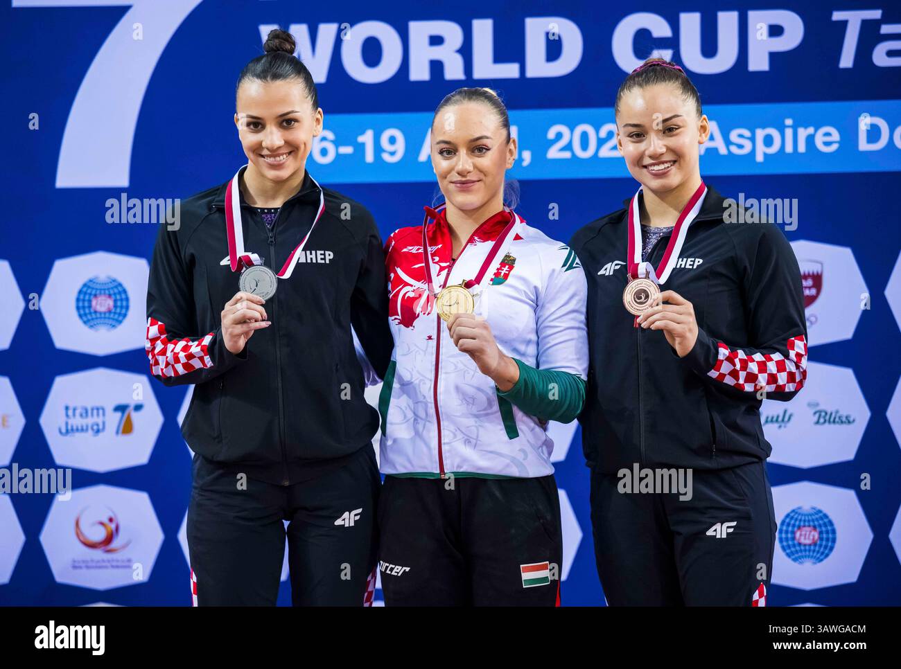 (250420) -- DOHA, April 20, 2025 (Xinhua) -- Gold medalist Greta Mayer ...