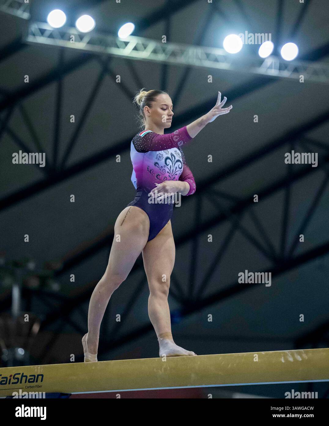 (250420) -- DOHA, April 20, 2025 (Xinhua) -- Greta Mayer of Hungary ...