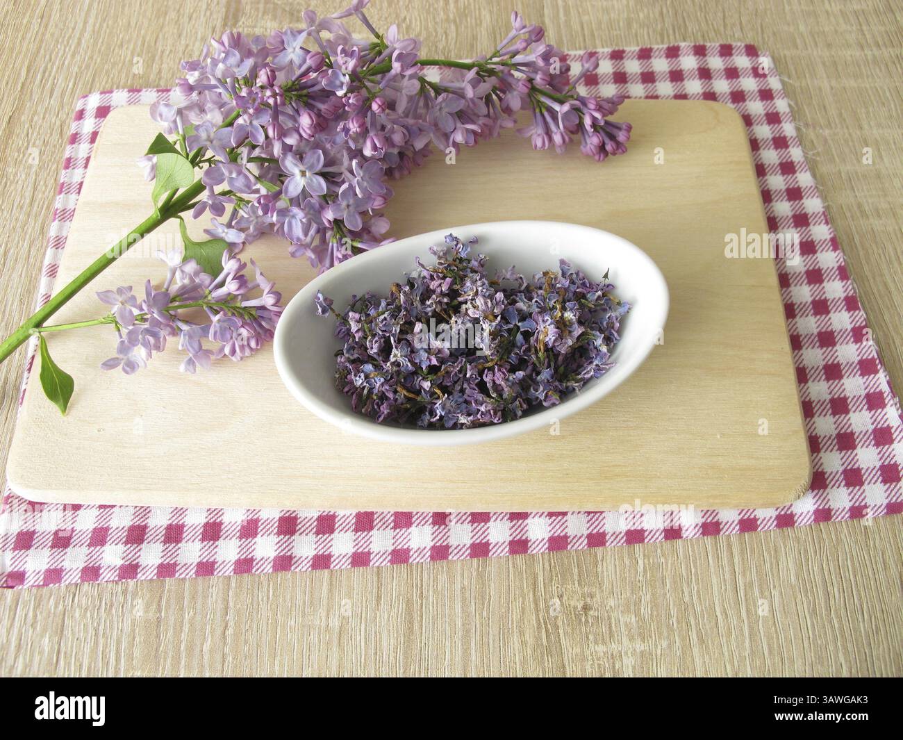 Dried lilac blossoms and a sprig of lilac Stock Photo - Alamy