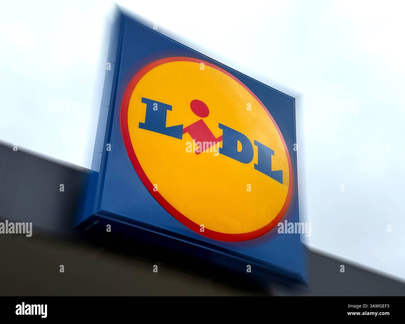 Außenwerbung Logo LIDL *** Outdoor advertising logo LIDL Copyright ...