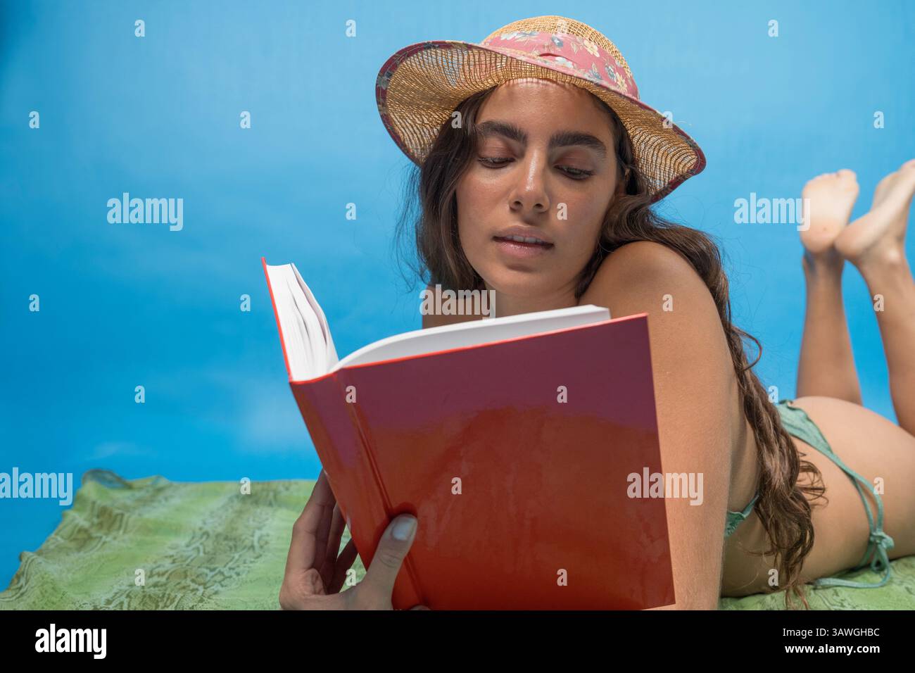 Young woman relaxing and reading a book on vacation Stock Photo - Alamy