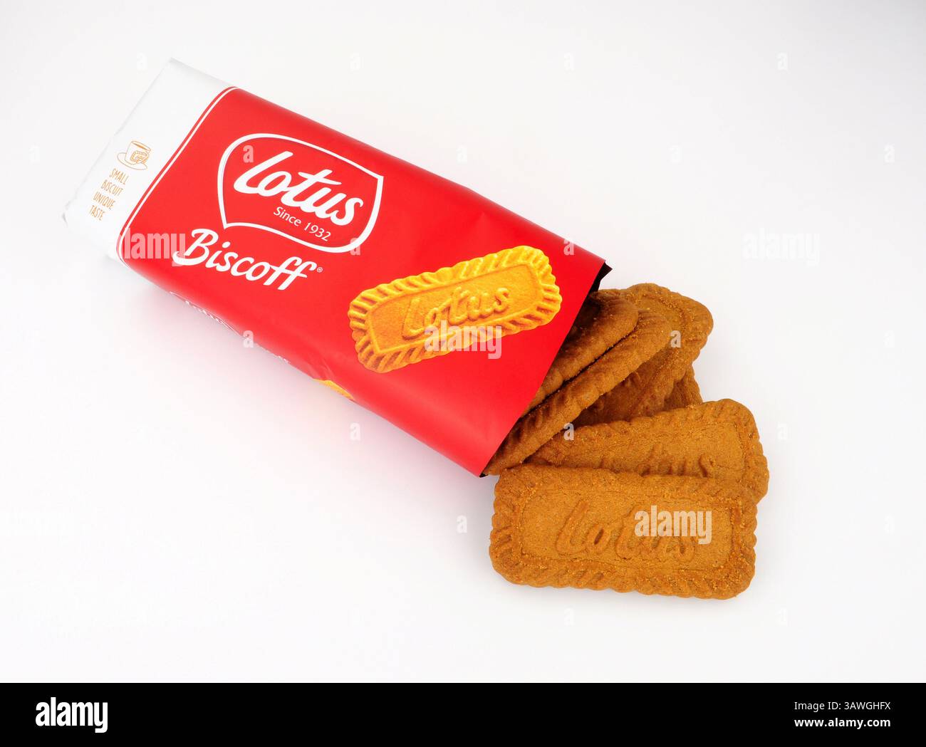 Lotus Biscoff Belgian sweet crunchy biscuits in a 250g pack Stock Photo ...