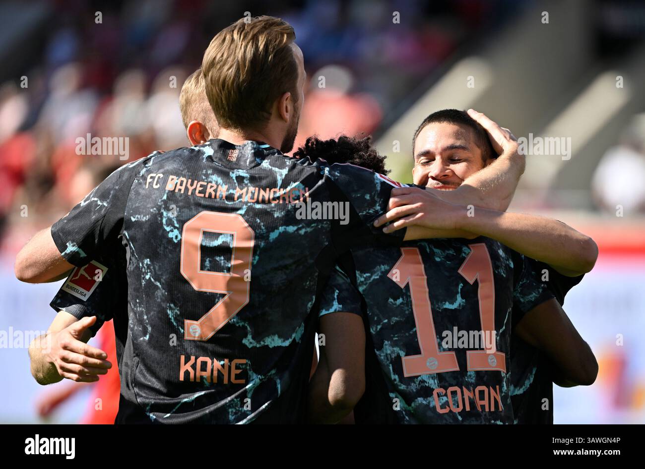 Heidenheim, Deutschland. 19th Apr, 2025. TOR zum 3:0 Kingsley Coman FC Bayern Muenchen FCB (11 ...