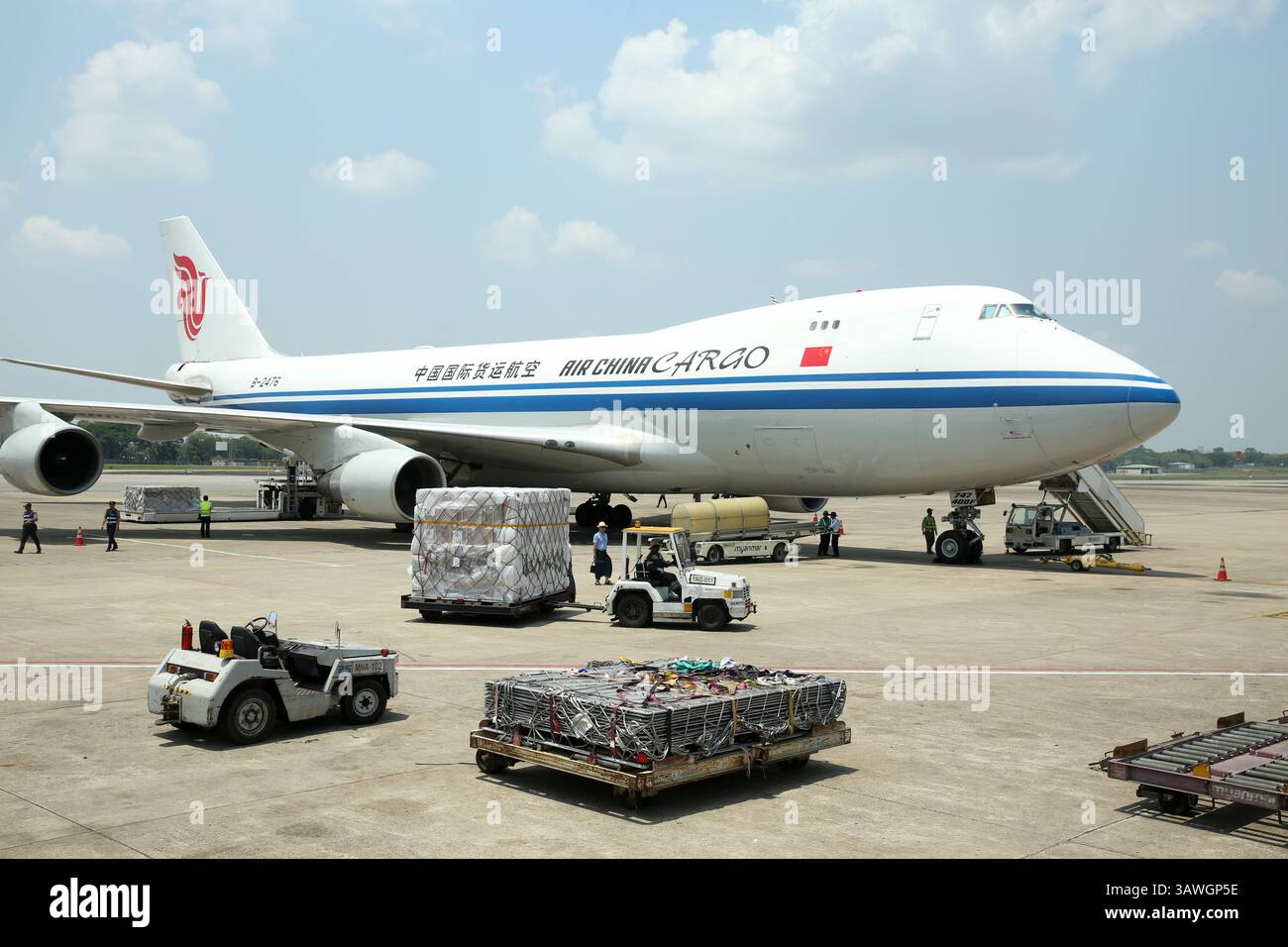 Yangon. 20th Apr, 2025. The seventh batch of emergency humanitarian aid ...